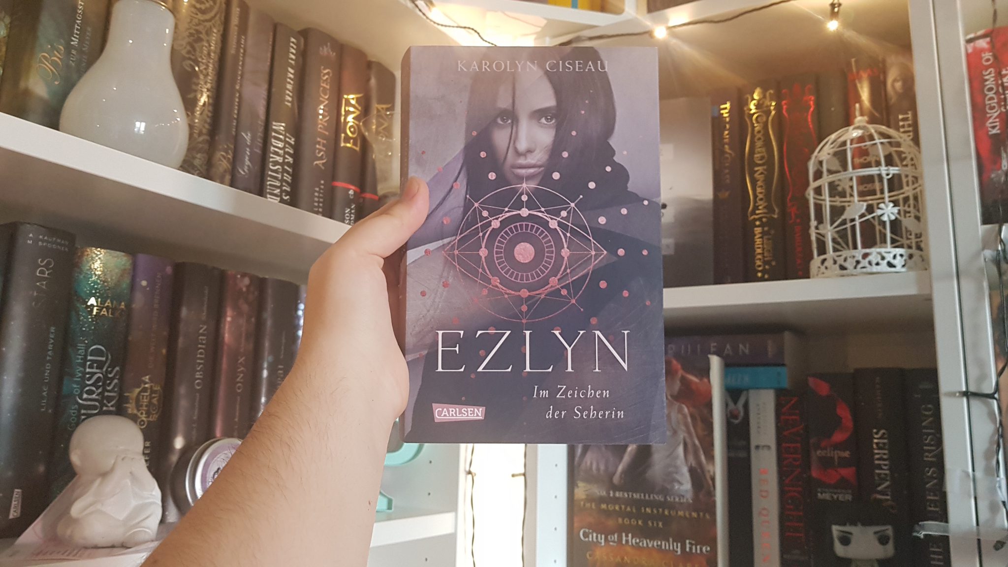 {Rezension} Ezlyn. Im Zeichen der Seherin – Das Bücherwunderland