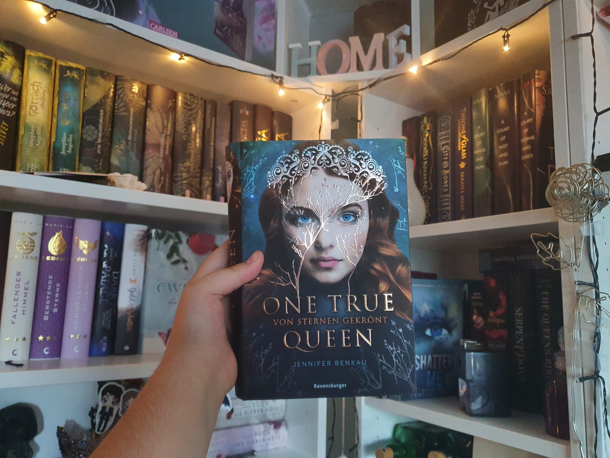 {Rezension} One True Queen ~ Von Sternen gekrönt – Das Bücherwunderland